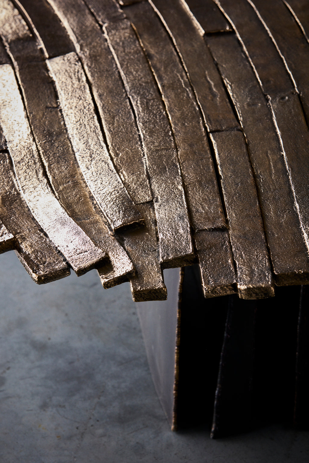 BETWEEN THE LINES | Coffee Table – Objects With Narratives