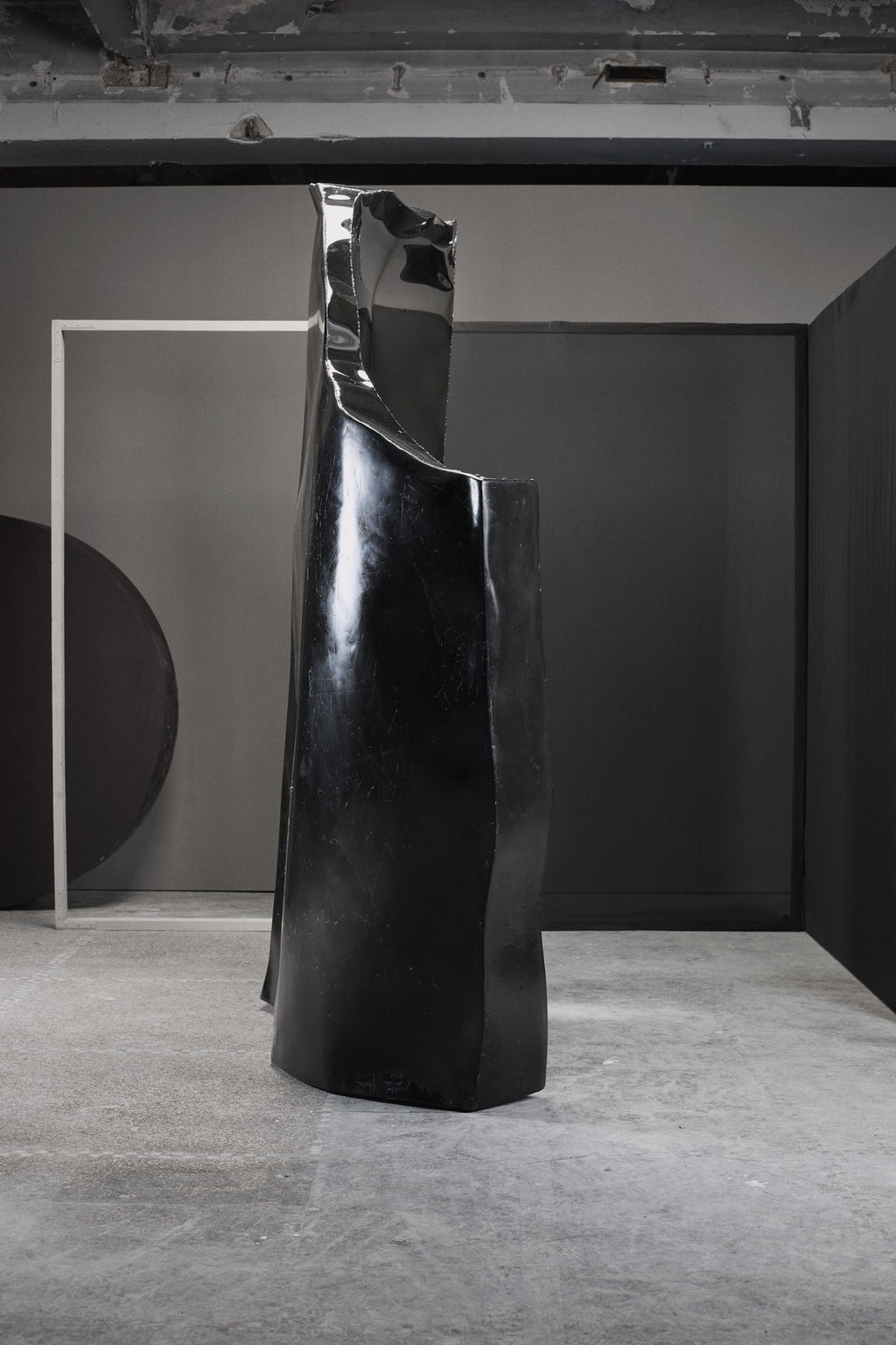 Crushed Room Divider Belge Noir – Objects With Narratives