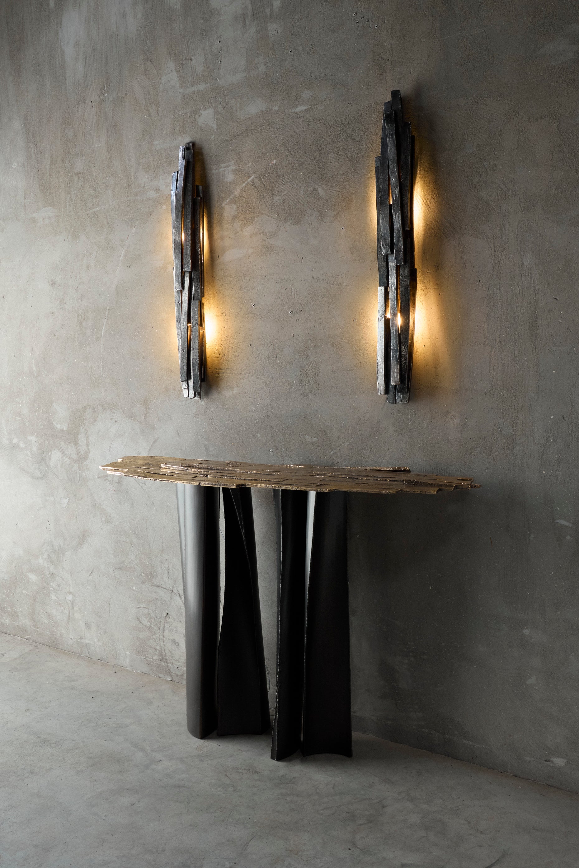 Consoles – Objects With Narratives