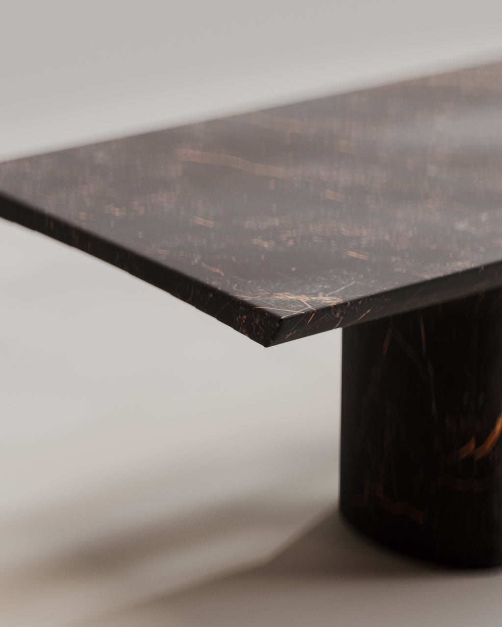 Abraccio Port Saint Laurent Dining Table – Objects With Narratives